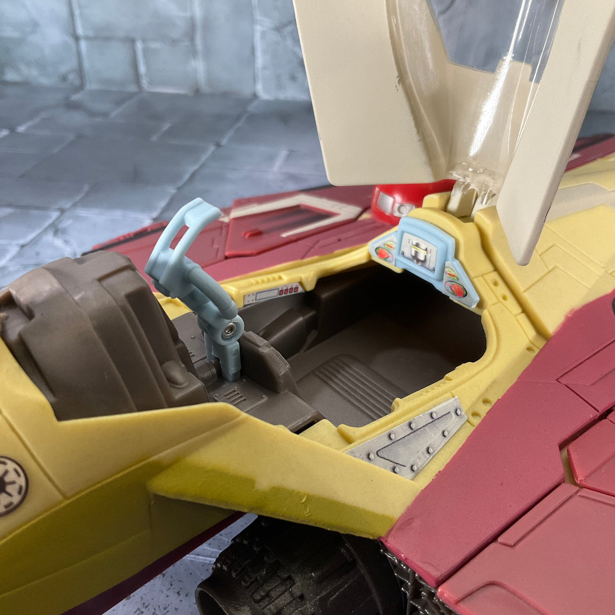 Star Wars: Attack of the Clones - Obi-Wan’s Jedi Starfighter – Cherry ...